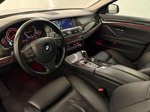 Black BMW 530 2013 in Marijampole, with an engine capacity of 2.99 L and mileage of 328 thousand km for 12850 €, photo 3 on AUTOMOTO.COM.LV