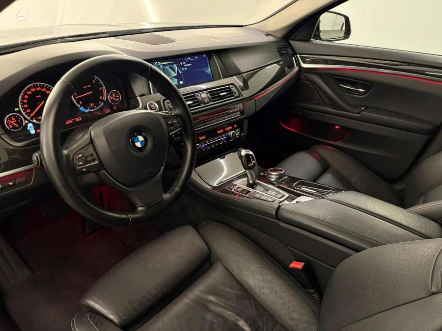 Melns BMW 530 2013 Marijampole, ar dzinēja tilpumu 2.99 L un nobraukumu 328 tūkst. km par 12850 €, foto 3 vietnē AUTOMOTO.COM.LV