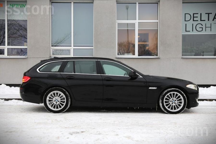 Black BMW 530 2013 in Riga, with an engine capacity of 3.00 L and mileage of 241 thousand km for 8995 €, photo 3 on AUTOMOTO.COM.LV