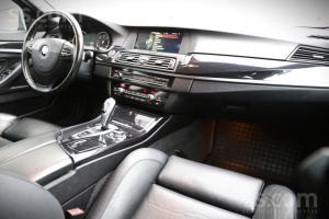 Black BMW 530 2013 in Riga, with an engine capacity of 3.00 L and mileage of 241 thousand km for 8995 €, photo 10 on AUTOMOTO.COM.LV
