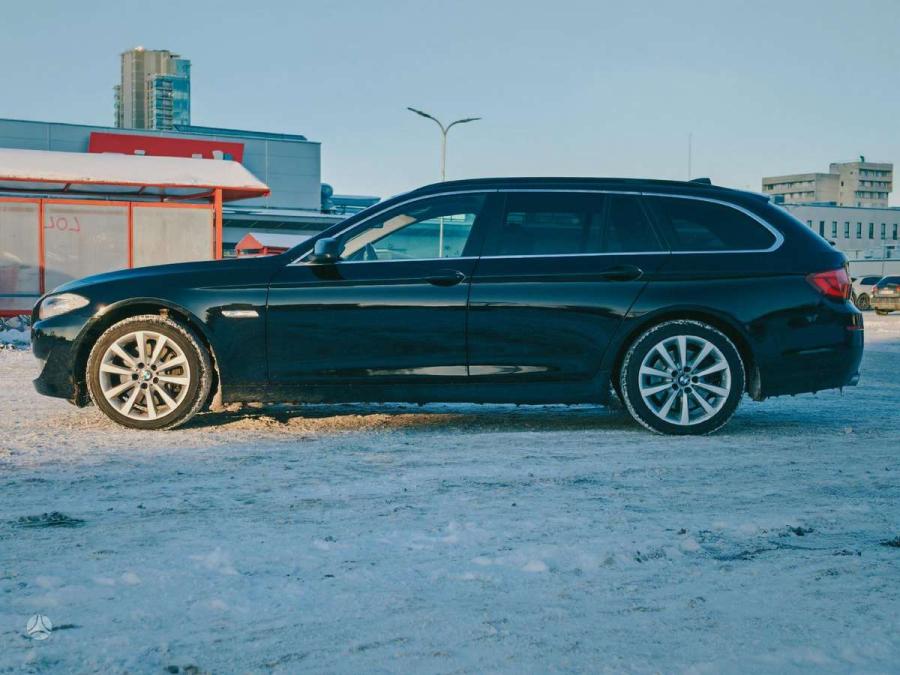 Black BMW 530 2013 in Vilnius, with an engine capacity of 2.99 L and mileage of 261 thousand km for 8250 €, photo 5 on AUTOMOTO.COM.LV