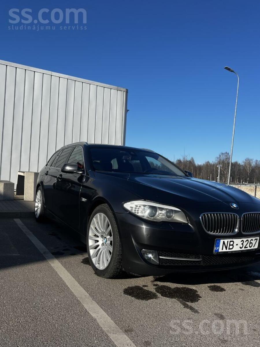 Black BMW 530 2013 in Riga, with an engine capacity of 3.00 L and mileage of 320 thousand km for 7600 €, photo 3 on AUTOMOTO.COM.LV