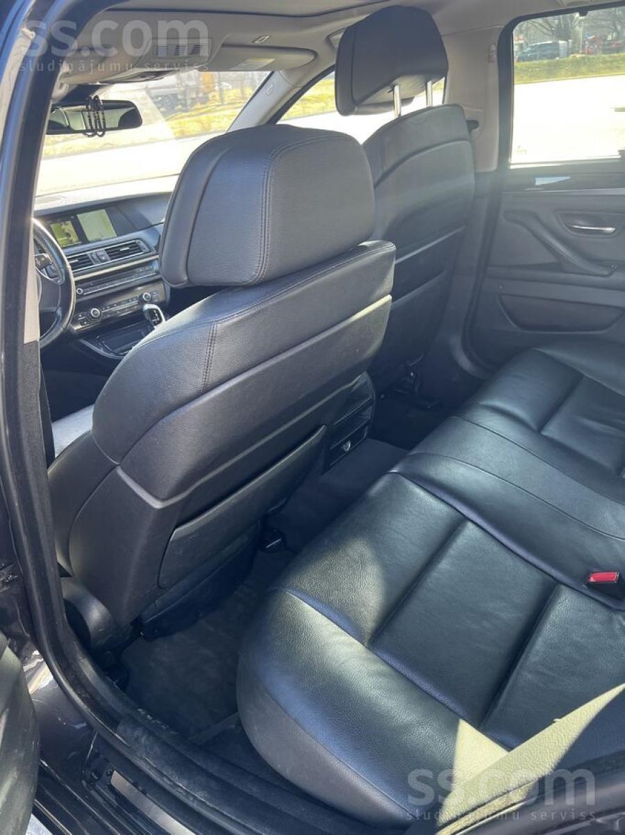 Black BMW 530 2013 in Riga, with an engine capacity of 3.00 L and mileage of 320 thousand km for 7600 €, photo 6 on AUTOMOTO.COM.LV