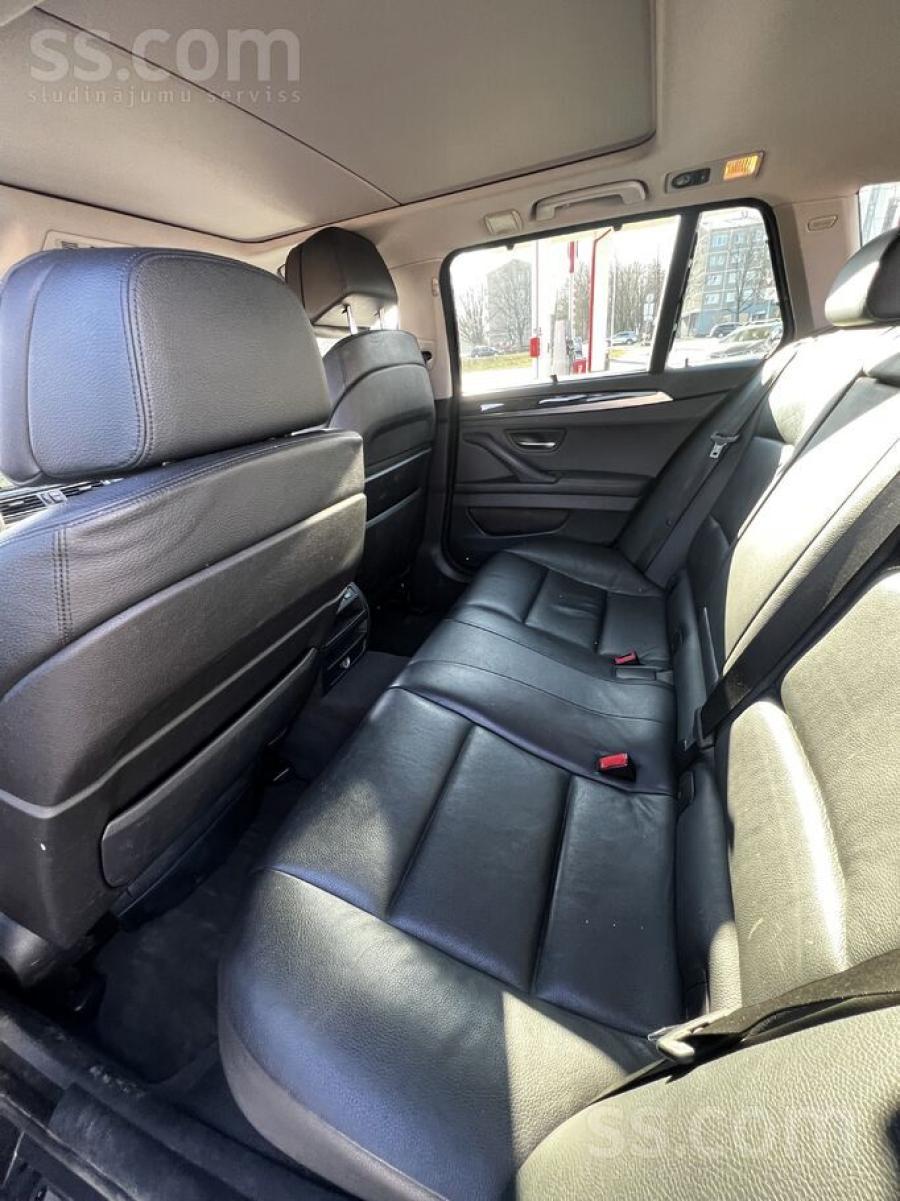 Black BMW 530 2013 in Riga, with an engine capacity of 3.00 L and mileage of 320 thousand km for 7600 €, photo 9 on AUTOMOTO.COM.LV