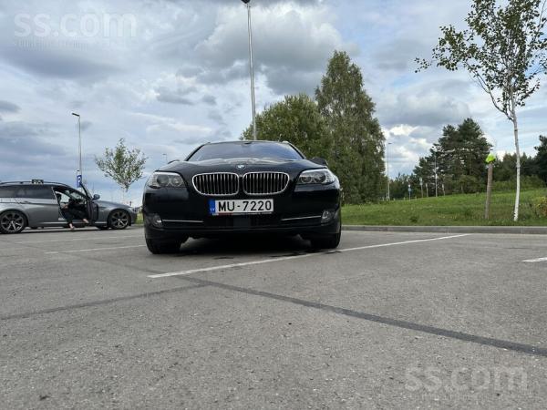 Черный БМВ 530 2013 в Валмиера, объемом двигателя 3.00 л и пробегом 240 тыс. км за 9000 €, фото 7 на AUTOMOTO.COM.LV