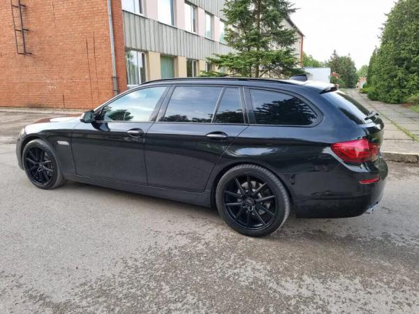 Black BMW 530 2013 in Jekabpils, with an engine capacity of 3.00 L and mileage of 276 thousand km for 11650 €, photo 10 on AUTOMOTO.COM.LV