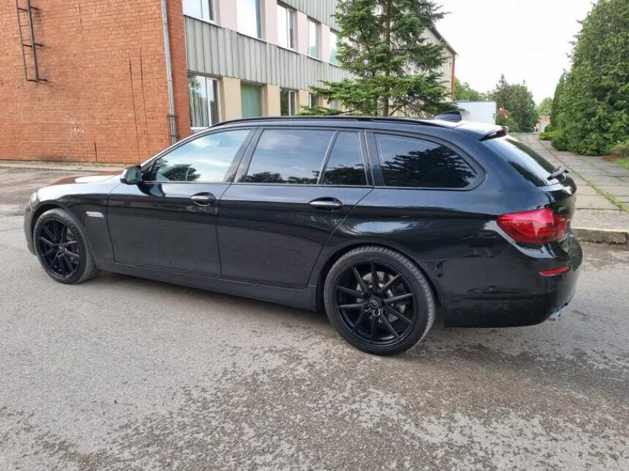 Black BMW 530 2013 in Jekabpils, with an engine capacity of 3.00 L and mileage of 276 thousand km for 11650 €, photo 11 on AUTOMOTO.COM.LV