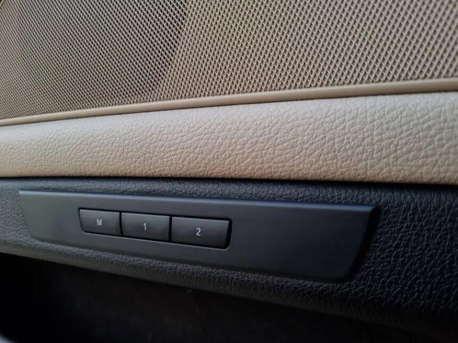 Black BMW 530 2013 in Jekabpils, with an engine capacity of 3.00 L and mileage of 276 thousand km for 11650 €, photo 16 on AUTOMOTO.COM.LV
