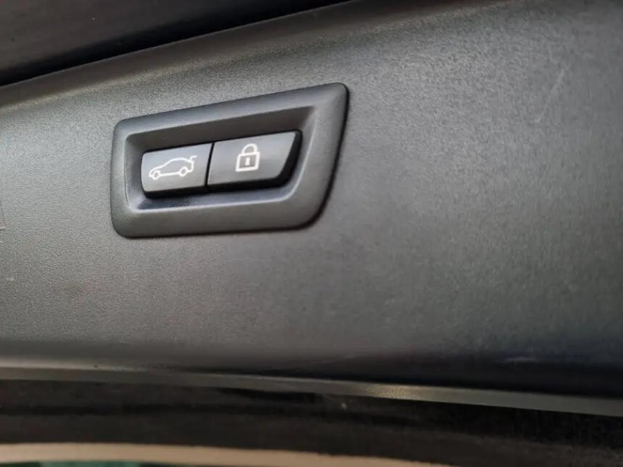 Black BMW 530 2013 in Jekabpils, with an engine capacity of 3.00 L and mileage of 276 thousand km for 11650 €, photo 20 on AUTOMOTO.COM.LV