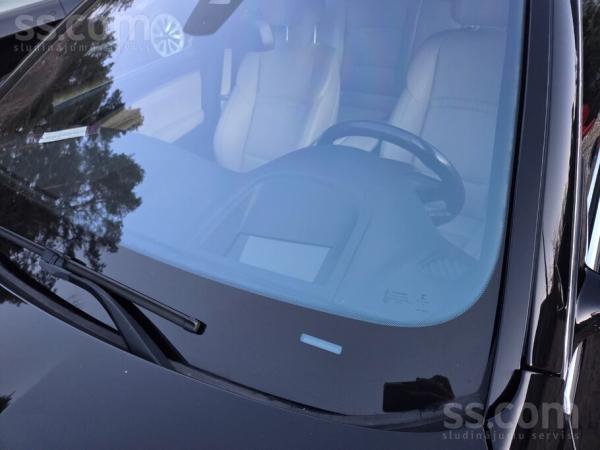 Black BMW 530 2013 in Riga, with an engine capacity of 3.00 L and mileage of 313 thousand km for 10400 €, photo 6 on AUTOMOTO.COM.LV