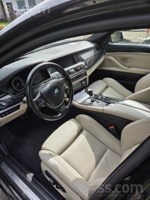 Black BMW 530 2013 in Riga, with an engine capacity of 3.00 L and mileage of 313 thousand km for 10400 €, photo 9 on AUTOMOTO.COM.LV