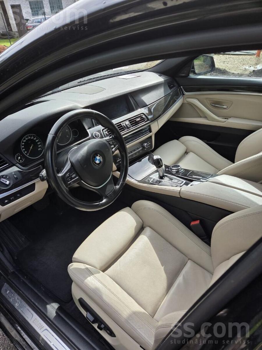 Black BMW 530 2013 in Riga, with an engine capacity of 3.00 L and mileage of 313 thousand km for 10400 €, photo 9 on AUTOMOTO.COM.LV