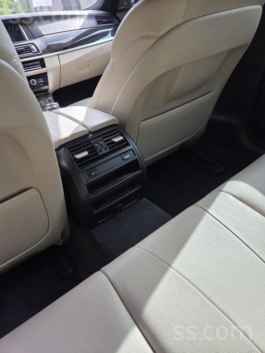 Black BMW 530 2013 in Riga, with an engine capacity of 3.00 L and mileage of 313 thousand km for 10400 €, photo 11 on AUTOMOTO.COM.LV