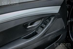 Black BMW 530 2013 in Tukums, with an engine capacity of 3.00 L and mileage of 320 thousand km for 10990 €, photo 10 on AUTOMOTO.COM.LV