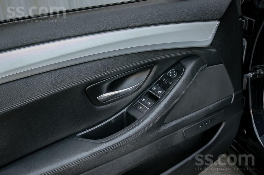 Black BMW 530 2013 in Tukums, with an engine capacity of 3.00 L and mileage of 320 thousand km for 10990 €, photo 10 on AUTOMOTO.COM.LV