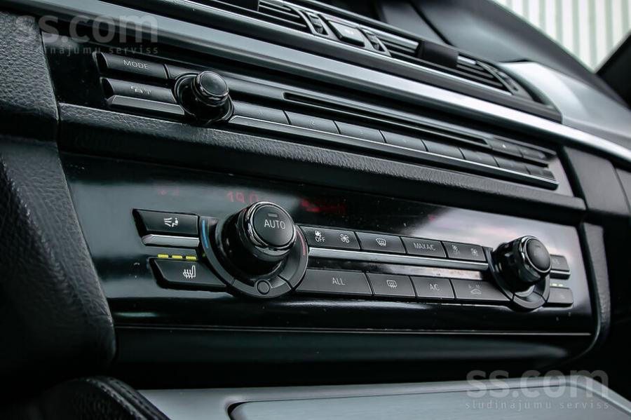 Black BMW 530 2013 in Tukums, with an engine capacity of 3.00 L and mileage of 320 thousand km for 10990 €, photo 17 on AUTOMOTO.COM.LV
