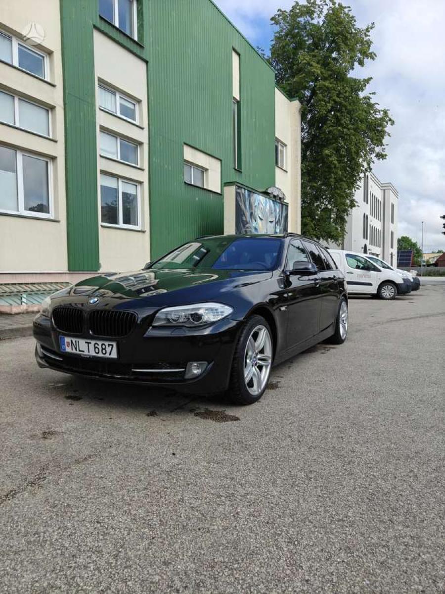 Black BMW 530 2013 in Siauliai, with an engine capacity of 2.99 L and mileage of 370 thousand km for 8000 €, photo 10 on AUTOMOTO.COM.LV