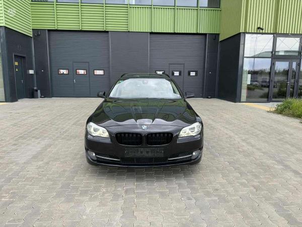 Melns BMW 530 2013 Viļņa, ar dzinēja tilpumu 2.99 L un nobraukumu 227 tūkst. km par 10300 €, foto 1 vietnē AUTOMOTO.COM.LV
