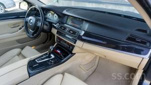 Black BMW 530 2013 in Riga, with an engine capacity of 3.00 L and mileage of 307 thousand km for 9290 €, photo 12 on AUTOMOTO.COM.LV