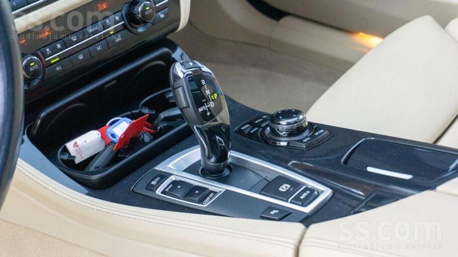 Black BMW 530 2013 in Riga, with an engine capacity of 3.00 L and mileage of 307 thousand km for 9290 €, photo 16 on AUTOMOTO.COM.LV