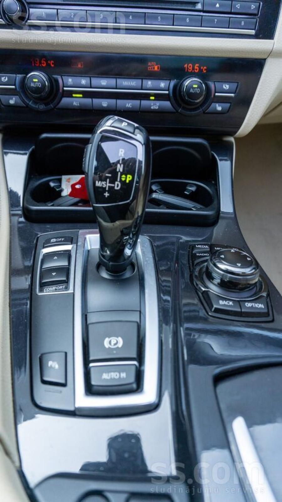 Black BMW 530 2013 in Riga, with an engine capacity of 3.00 L and mileage of 307 thousand km for 9290 €, photo 17 on AUTOMOTO.COM.LV