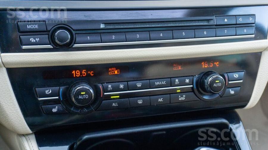 Black BMW 530 2013 in Riga, with an engine capacity of 3.00 L and mileage of 307 thousand km for 9290 €, photo 18 on AUTOMOTO.COM.LV