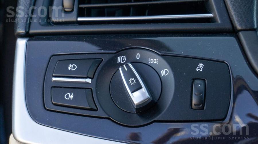Black BMW 530 2013 in Riga, with an engine capacity of 3.00 L and mileage of 307 thousand km for 9290 €, photo 28 on AUTOMOTO.COM.LV