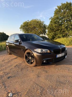 Black BMW 530 2013 in Cesis, with an engine capacity of 3.00 L and mileage of 291 thousand km for 11300 €, photo 4 on AUTOMOTO.COM.LV