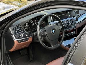 Melns BMW 530 2013 Viļņa, ar dzinēja tilpumu 2.99 L un nobraukumu 295 tūkst. km par 9690 €, foto 17 vietnē AUTOMOTO.COM.LV