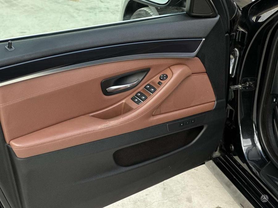 Melns BMW 530 2013 Viļņa, ar dzinēja tilpumu 2.99 L un nobraukumu 295 tūkst. km par 9690 €, foto 18 vietnē AUTOMOTO.COM.LV