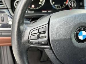 Melns BMW 530 2013 Viļņa, ar dzinēja tilpumu 2.99 L un nobraukumu 295 tūkst. km par 9690 €, foto 25 vietnē AUTOMOTO.COM.LV