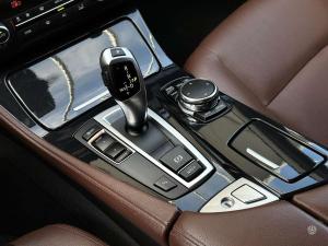 Melns BMW 530 2013 Viļņa, ar dzinēja tilpumu 2.99 L un nobraukumu 295 tūkst. km par 9690 €, foto 28 vietnē AUTOMOTO.COM.LV