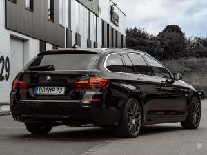 Black BMW 530 2013 in Vilnius, with an engine capacity of 2.99 L and mileage of 236 thousand km for 12500 €, photo 13 on AUTOMOTO.COM.LV