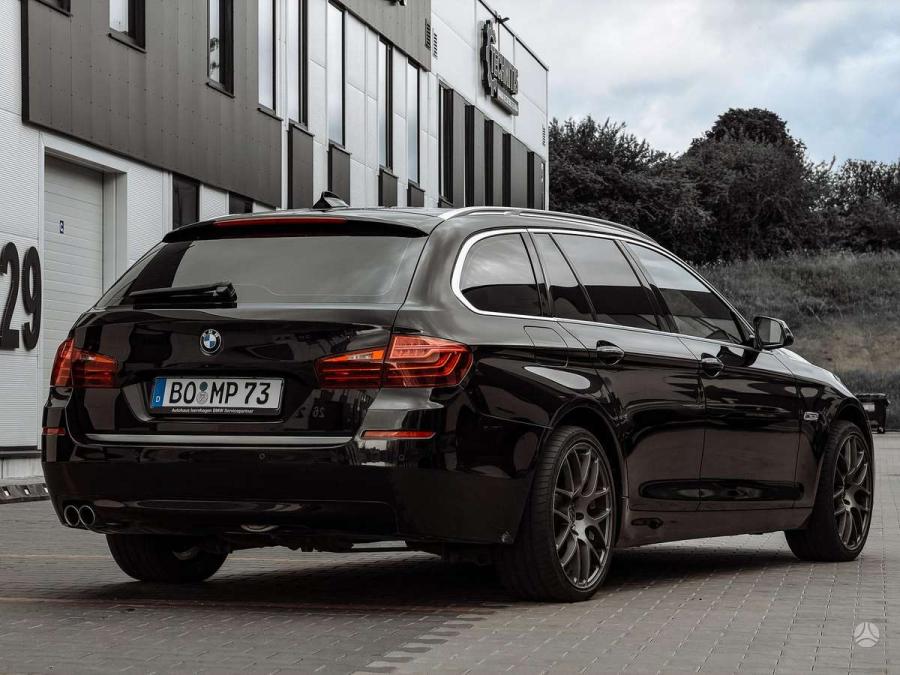Black BMW 530 2013 in Vilnius, with an engine capacity of 2.99 L and mileage of 236 thousand km for 12500 €, photo 13 on AUTOMOTO.COM.LV