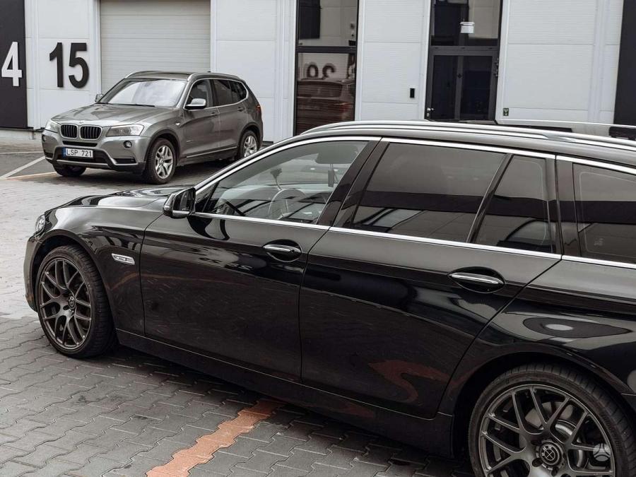 Black BMW 530 2013 in Vilnius, with an engine capacity of 2.99 L and mileage of 236 thousand km for 12500 €, photo 25 on AUTOMOTO.COM.LV