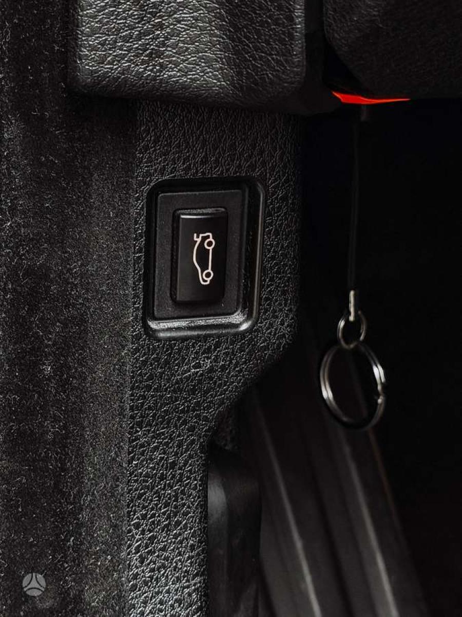 Black BMW 530 2013 in Vilnius, with an engine capacity of 2.99 L and mileage of 236 thousand km for 12500 €, photo 30 on AUTOMOTO.COM.LV
