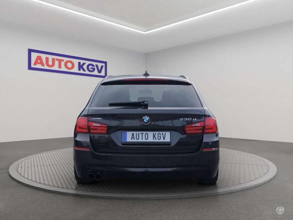 Black BMW 530 2013 in Vilnius, with an engine capacity of 3.00 L and mileage of 274 thousand km for 11499 €, photo 4 on AUTOMOTO.COM.LV