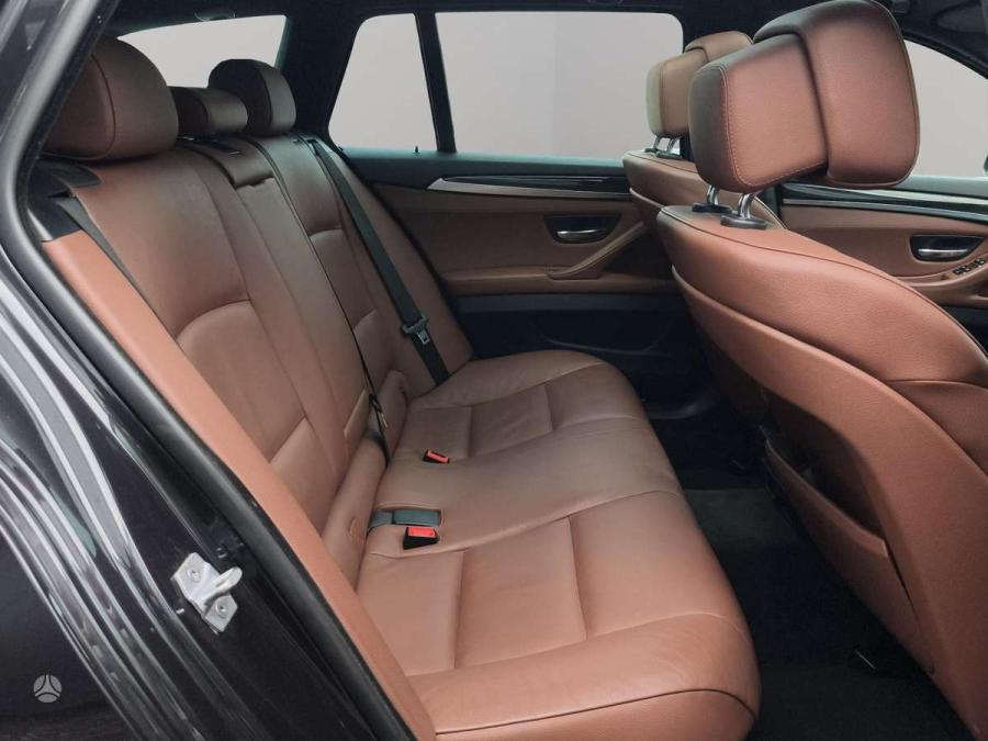 Black BMW 530 2013 in Vilnius, with an engine capacity of 3.00 L and mileage of 274 thousand km for 11499 €, photo 11 on AUTOMOTO.COM.LV