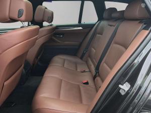 Black BMW 530 2013 in Vilnius, with an engine capacity of 3.00 L and mileage of 274 thousand km for 11499 €, photo 13 on AUTOMOTO.COM.LV