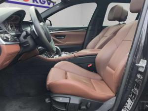 Black BMW 530 2013 in Vilnius, with an engine capacity of 3.00 L and mileage of 274 thousand km for 11499 €, photo 15 on AUTOMOTO.COM.LV