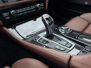 Black BMW 530 2013 in Vilnius, with an engine capacity of 3.00 L and mileage of 274 thousand km for 11499 €, photo 19 on AUTOMOTO.COM.LV
