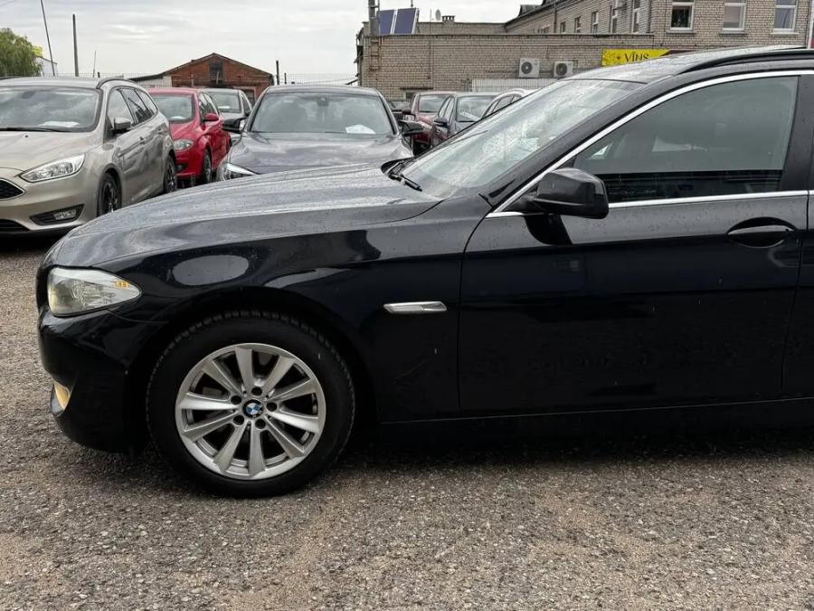 Black BMW 530 2013 in Daugavpils, with an engine capacity of 3.00 L and mileage of 268 thousand km for 6490 €, photo 8 on AUTOMOTO.COM.LV