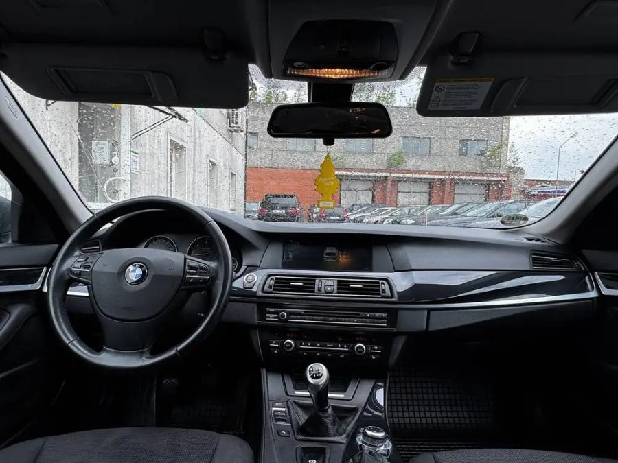 Black BMW 530 2013 in Daugavpils, with an engine capacity of 3.00 L and mileage of 268 thousand km for 6490 €, photo 14 on AUTOMOTO.COM.LV