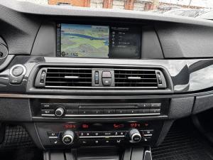 Black BMW 530 2013 in Daugavpils, with an engine capacity of 3.00 L and mileage of 268 thousand km for 6490 €, photo 16 on AUTOMOTO.COM.LV