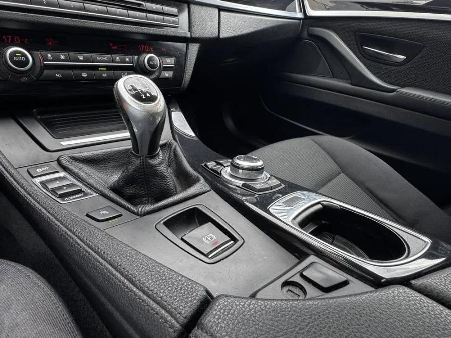 Black BMW 530 2013 in Daugavpils, with an engine capacity of 3.00 L and mileage of 268 thousand km for 6490 €, photo 17 on AUTOMOTO.COM.LV