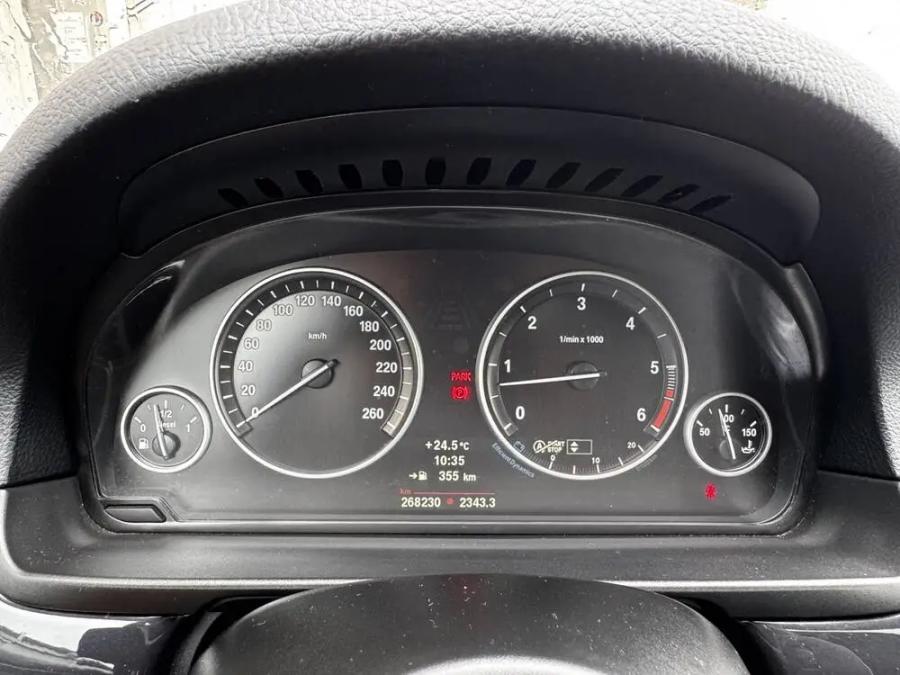 Black BMW 530 2013 in Daugavpils, with an engine capacity of 3.00 L and mileage of 268 thousand km for 6490 €, photo 20 on AUTOMOTO.COM.LV