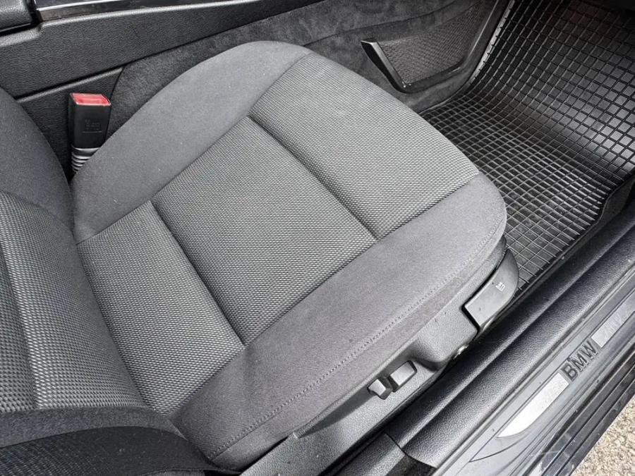 Black BMW 530 2013 in Daugavpils, with an engine capacity of 3.00 L and mileage of 268 thousand km for 6490 €, photo 21 on AUTOMOTO.COM.LV