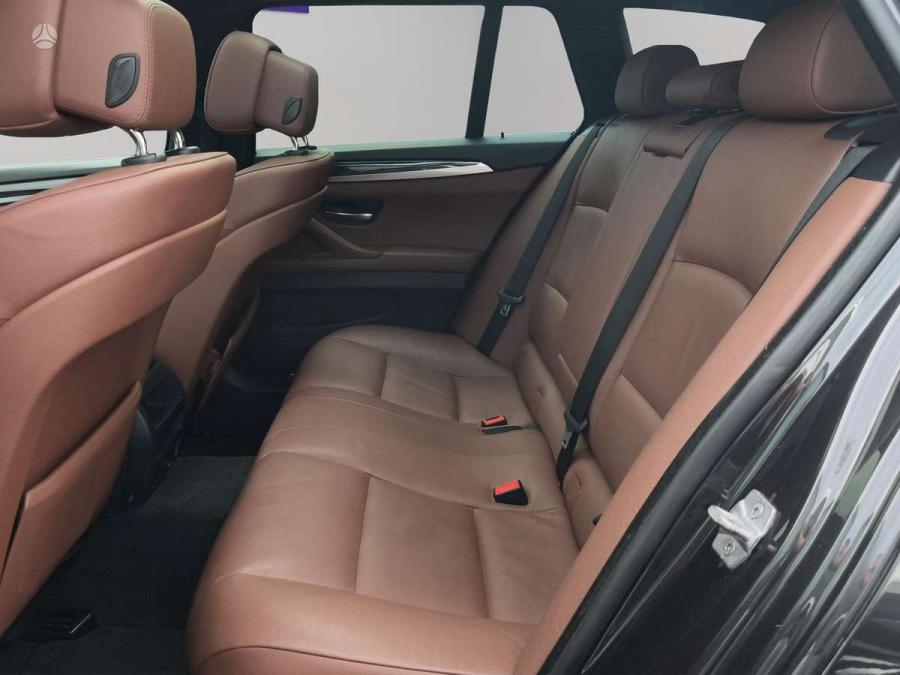 Black BMW 530 2013 in Vilnius, with an engine capacity of 3.00 L and mileage of 274 thousand km for 11499 €, photo 13 on AUTOMOTO.COM.LV
