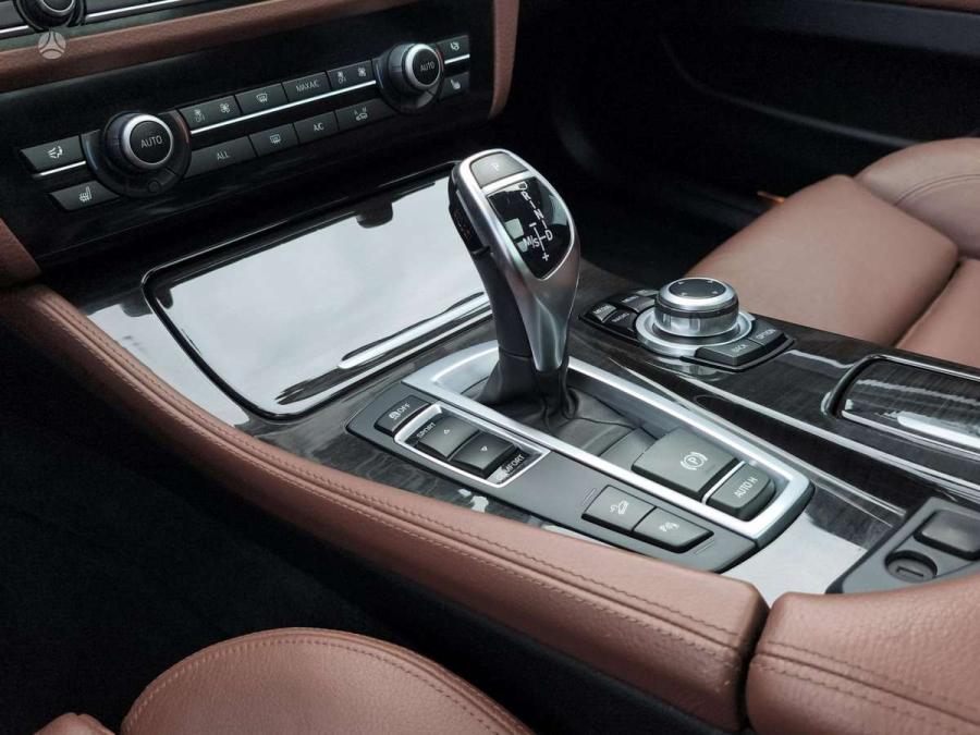 Black BMW 530 2013 in Vilnius, with an engine capacity of 3.00 L and mileage of 274 thousand km for 11499 €, photo 19 on AUTOMOTO.COM.LV