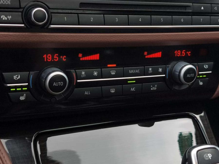 Black BMW 530 2013 in Vilnius, with an engine capacity of 3.00 L and mileage of 274 thousand km for 11499 €, photo 20 on AUTOMOTO.COM.LV